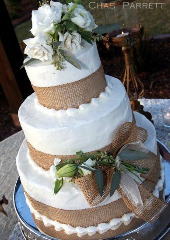 Using Burlap Wedding Cakes
