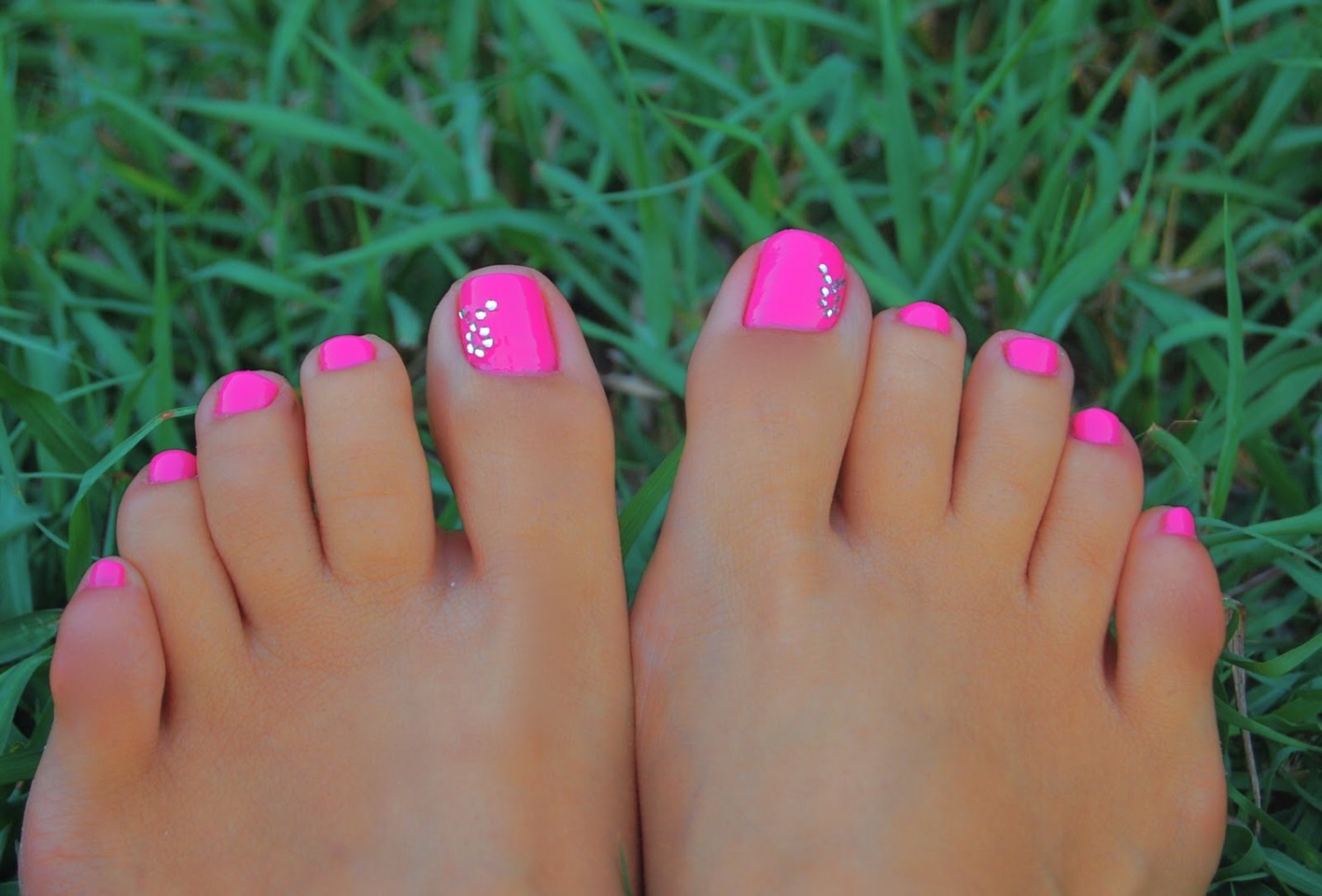 How To Get The Smoothest Glossy Pedicure No Matter The Condition Of Your Toenails By Britt C 