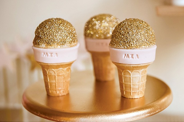 Edible Glitter Use It On Cupcakes And Many Other Things Musely edible-glitter-use-it-on-cupcakes-and-many-other-things-musely
